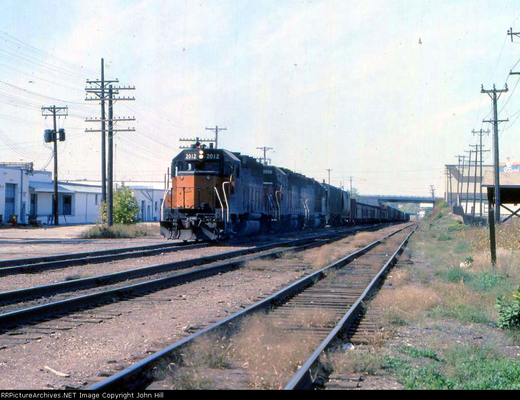 1021-13 Eastbound MILW freight at Cleveland Ave